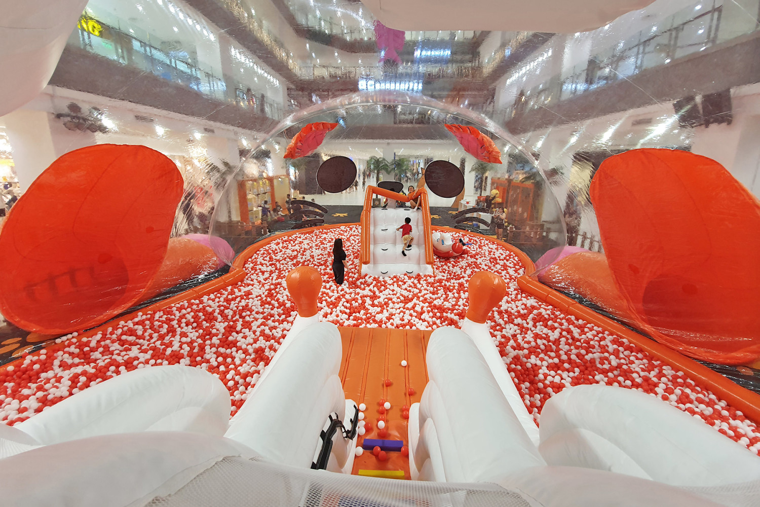 Paradigm Mall Johor Bahru sets record for biggest inflatable playground ...